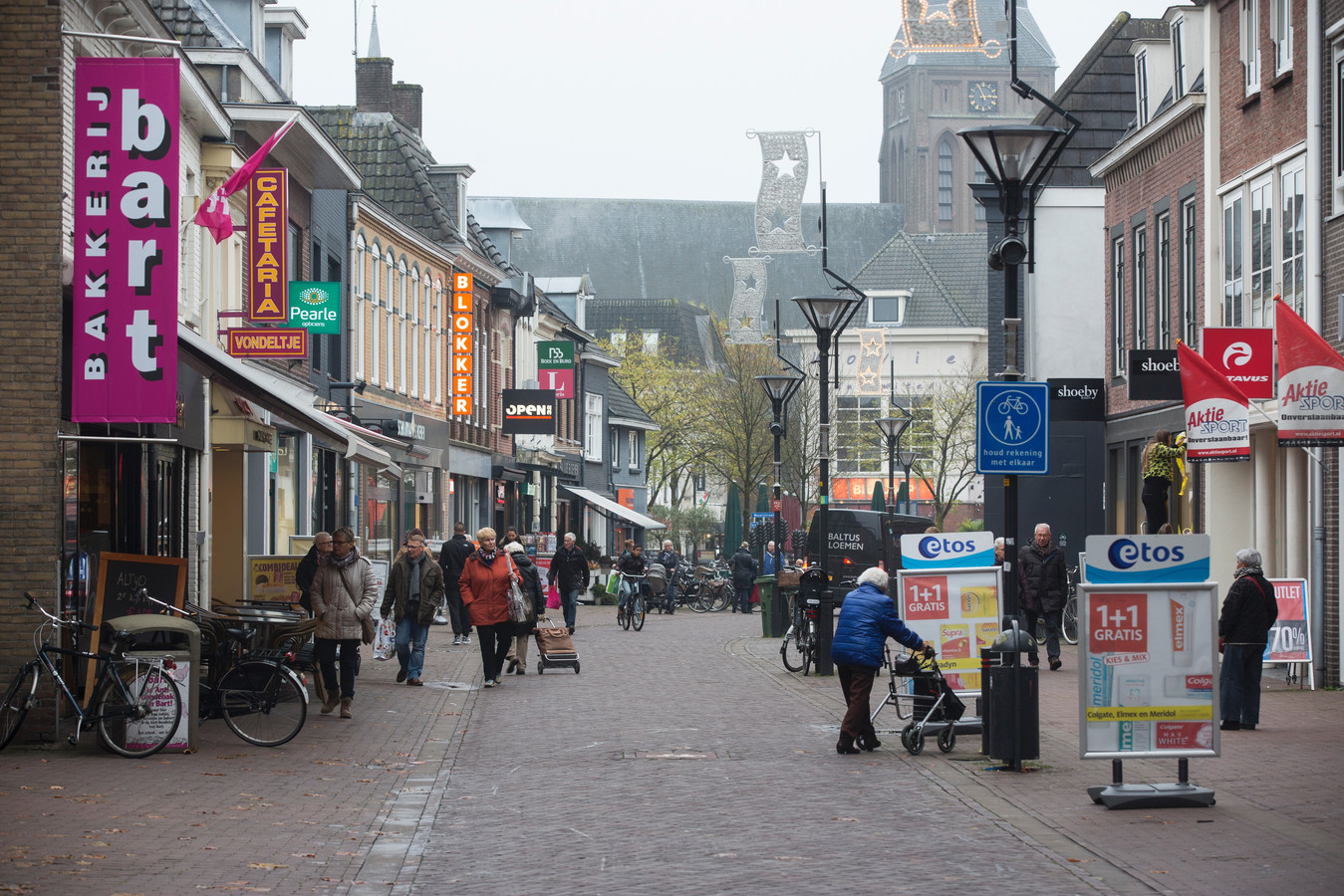 Winkelserie: Veel korting, weinig sfeer in Zevenaar | Foto ...