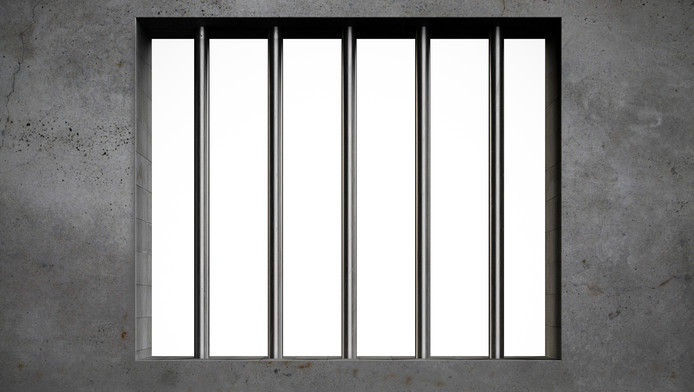 Vrouw doet aangifte en belandt achter tralies | Rotterdam | AD.nl