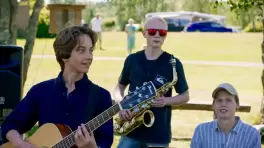 Beau treedt op met zijn band tijdens Midsommar - Camping Coppens