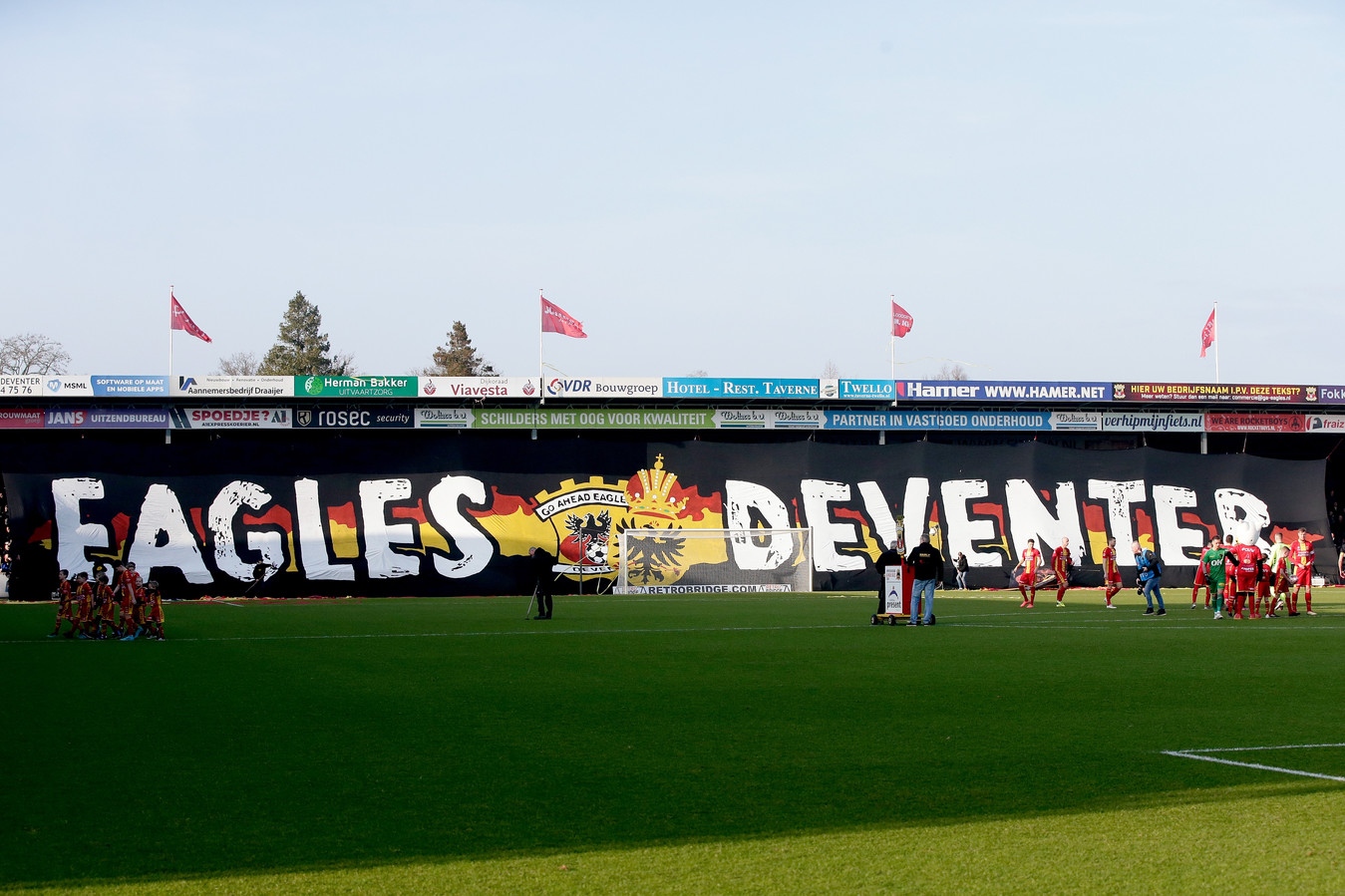 GA Eagles-fans steunen geplaagde club met speciale inzamelingsactie | Foto | destentor.nl
