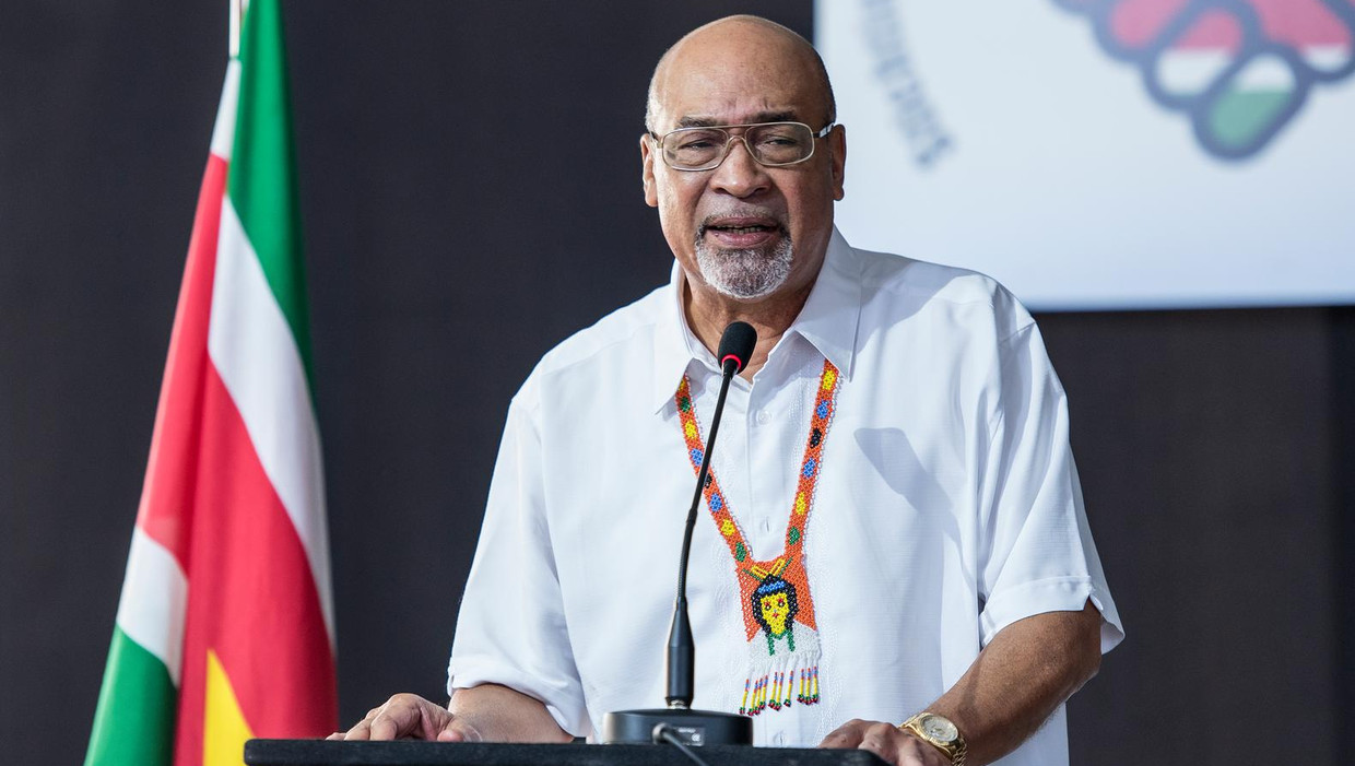 Surinaamse president Bouterse ontslaat hoogste OM-baas toch niet | De ...
