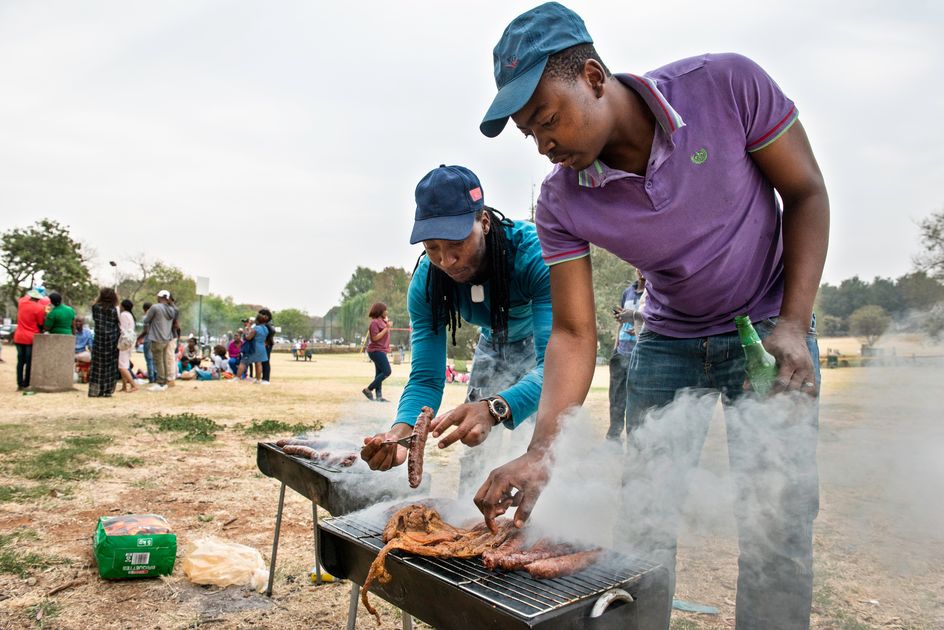 De liefde voor de braai verenigt Zuid-Afrika | TROUW