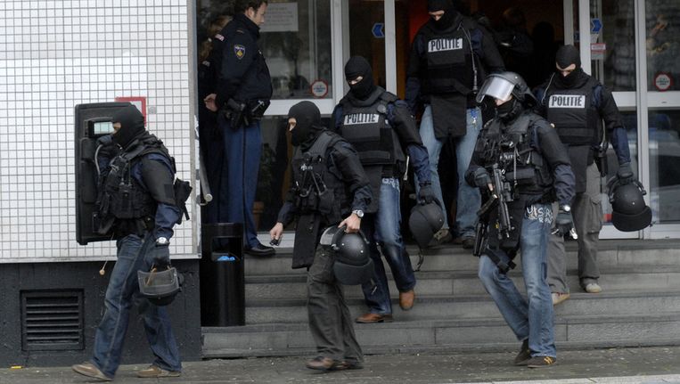 Overvallers vermomden zich als politie-arrestatieteam | De Volkskrant