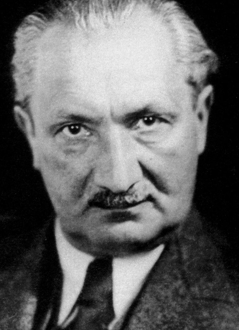 Brieven ontmaskeren Heidegger als fervent aanhanger van Hitler | Trouw