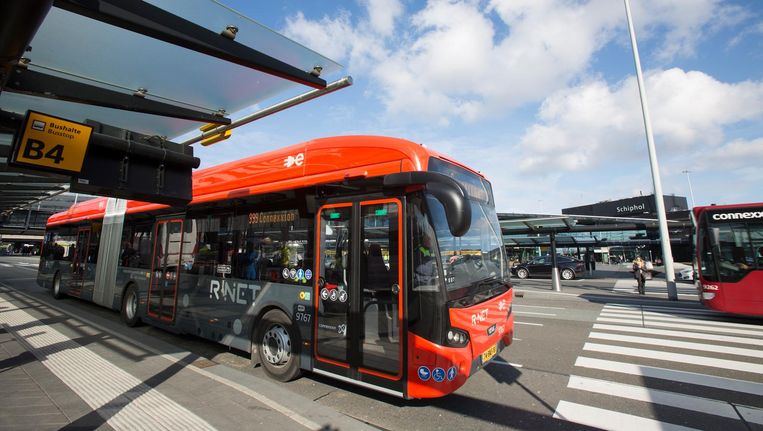 De bus in de stad gaat over op stroom | Het Parool