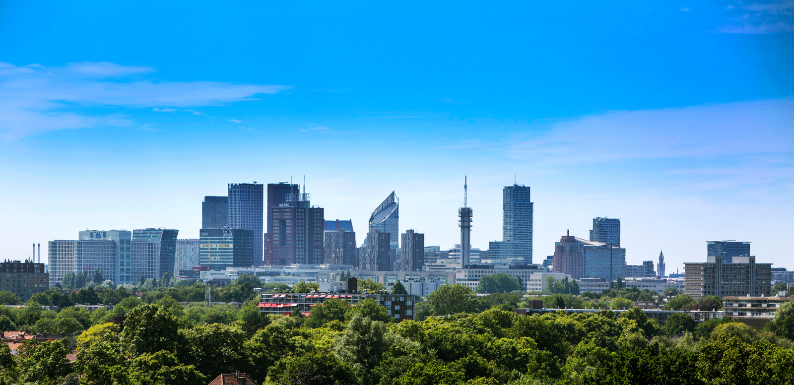 Ruimtegebrek dwingt Den Haag de lucht in | Foto | AD.nl