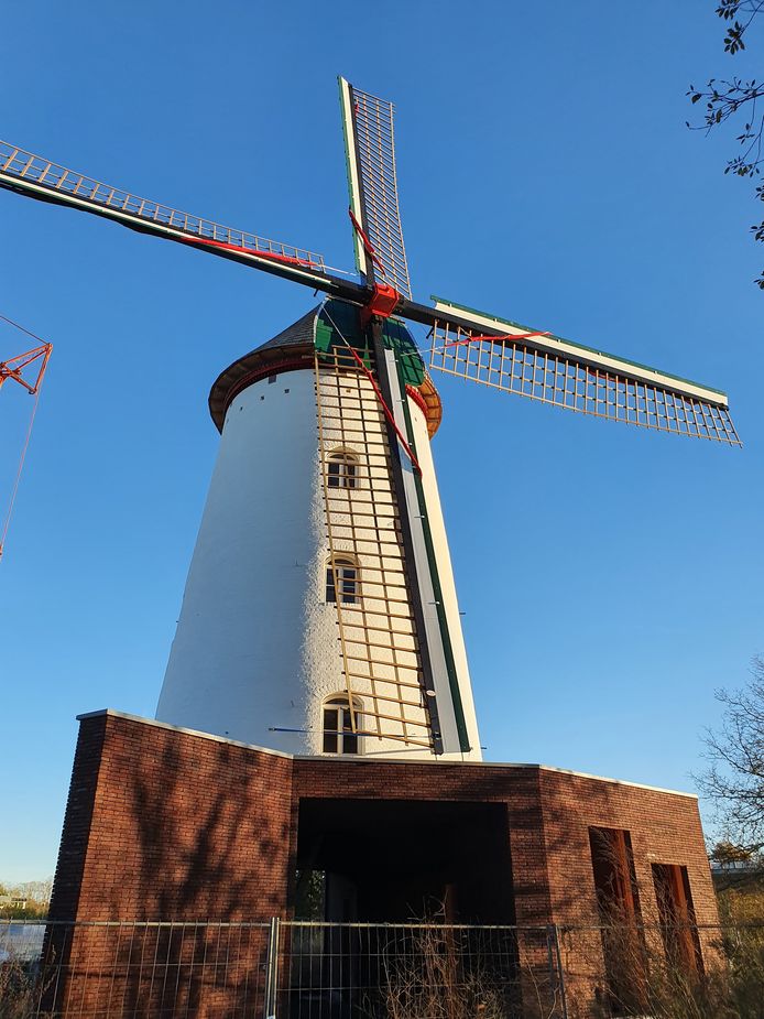 De wieken van de Witte Molen draaien weer, het einde van de restauratie ... De wieken van de Witte Molen draaien weer, het einde van de restauratie ...