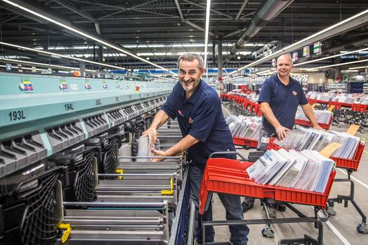 Nieuwe supersorteermachine PostNL vreet post én banen | Economie | AD.nl