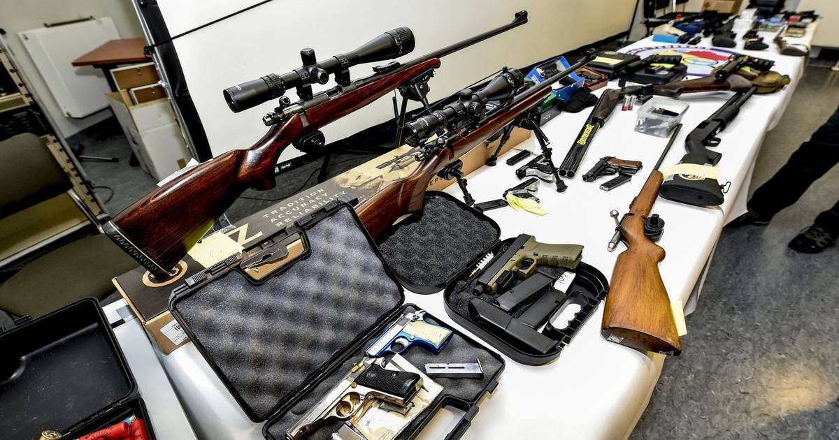 Trafic d'armes à Charleroi: un cinquième inculpé laissé en liberté ...