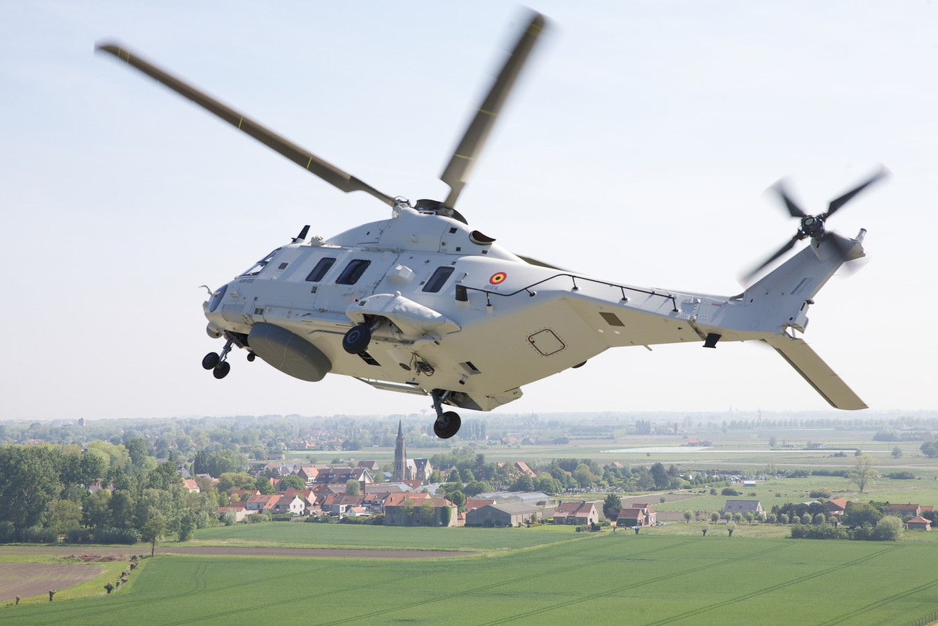 Defensie-helikopter NH90 kampt met 100 mankementen | Foto | AD.nl