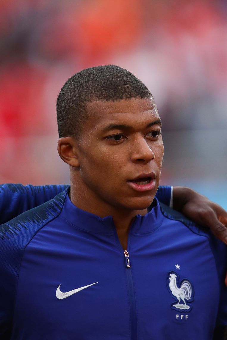 Kylian Mbappé laat zien hoe ver je het kunt schoppen als jongen uit de ...