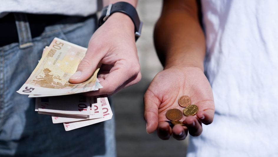 Inkomensverschillen tussen arm en rijk kleiner, dankzij de crisis | TROUW