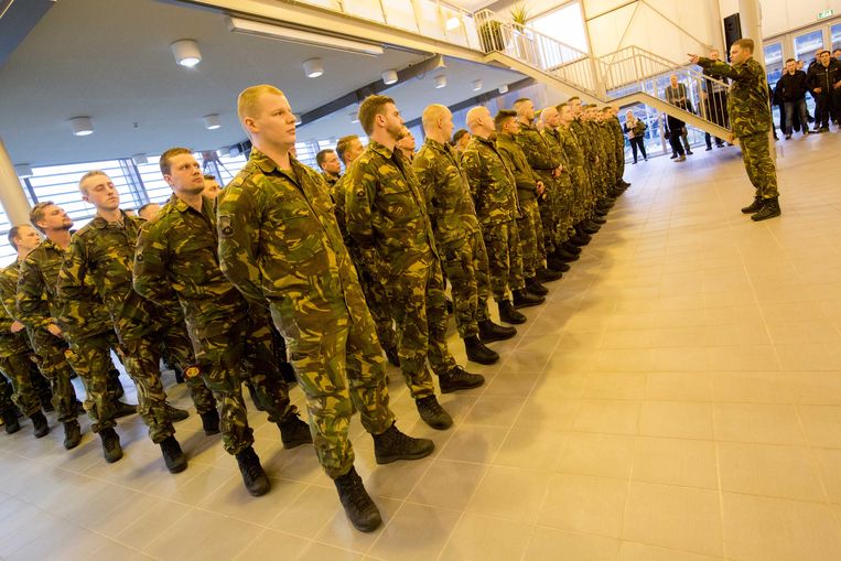 Nederlandse Defensie Heft Tijdelijk Gevechtseenheden Op Buitenland