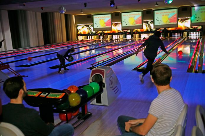 Bowlen met een biertje en bitterballetje | Rotterdam | AD.nl