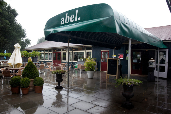 Veel steun voor eigenaren afgebrand restaurant Abel | Rotterdam | AD.nl