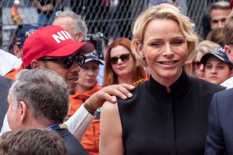 Wat is er gebeurd met het gezicht van Charlene van Monaco? | Showbizz | HLN Wat is er gebeurd met het gezicht van Charlene van Monaco? | Showbizz | HLN
