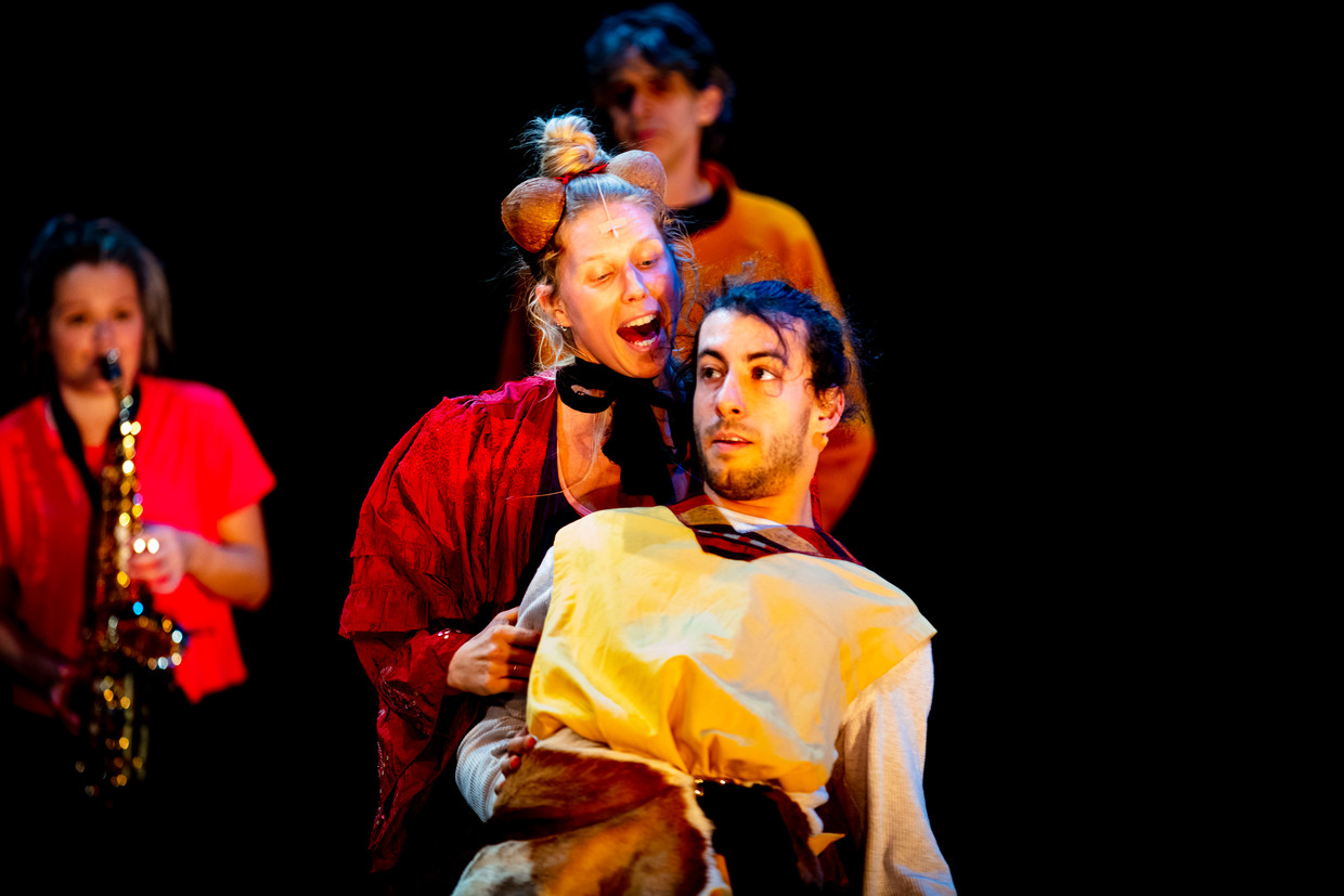 Floris (6+) is een bij elkaar gefabriekte enscenering, gemixt met een ...