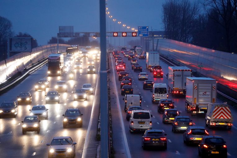 Vast in de file? Vijf dingen die u voortaan moet weten | De Volkskrant