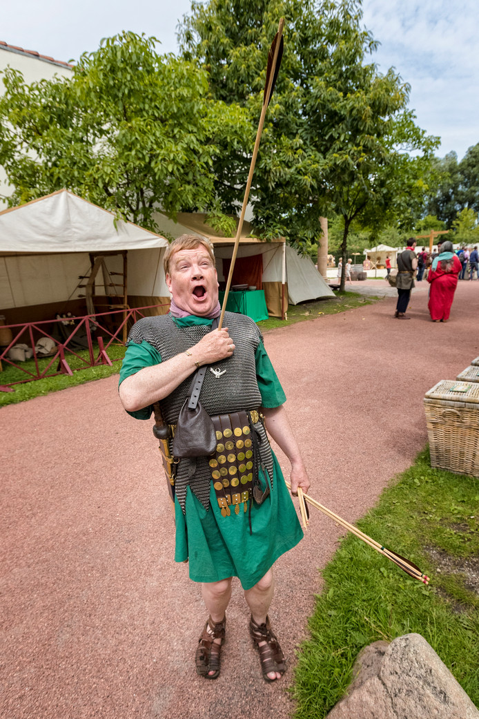 25 Britse re-enactment-Romeinen bivakkeren in Archeon | Alphen | AD.nl