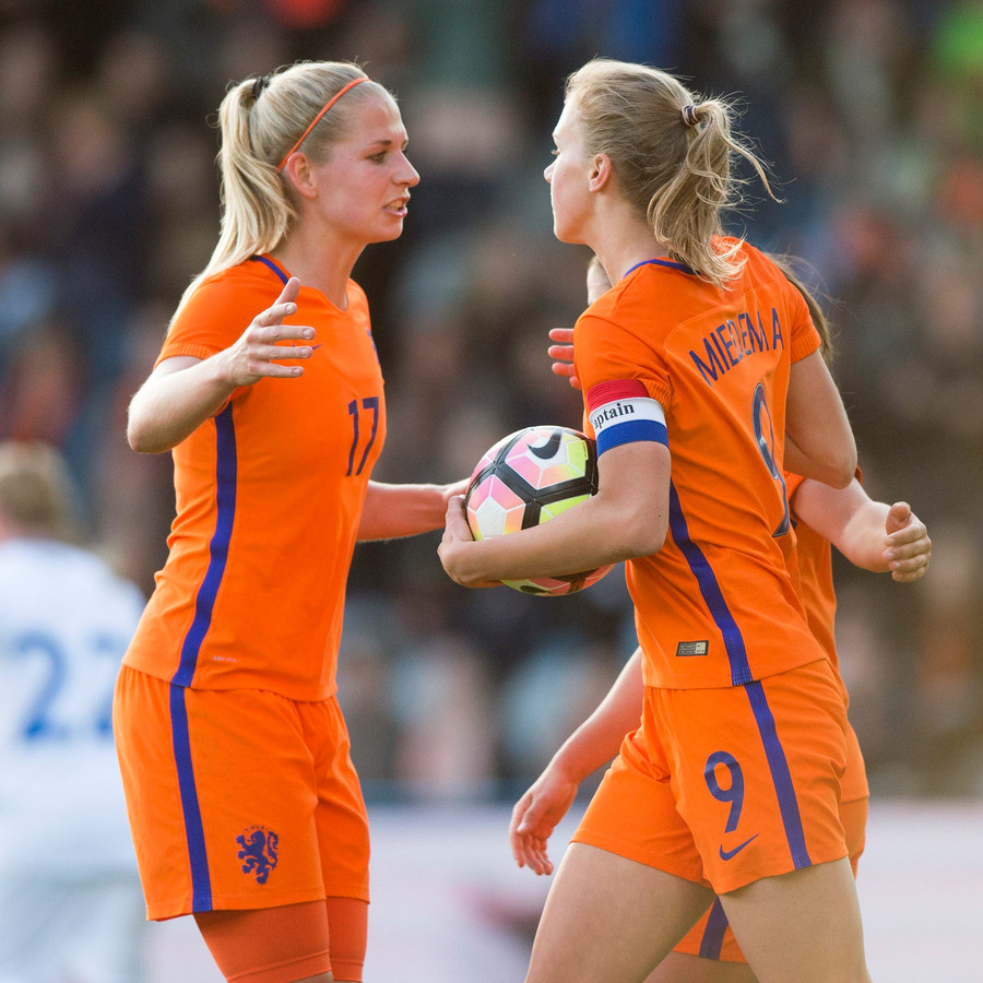 Miedema wordt vierde Nederlandse voetbalster bij Arsenal | Foto | AD.nl