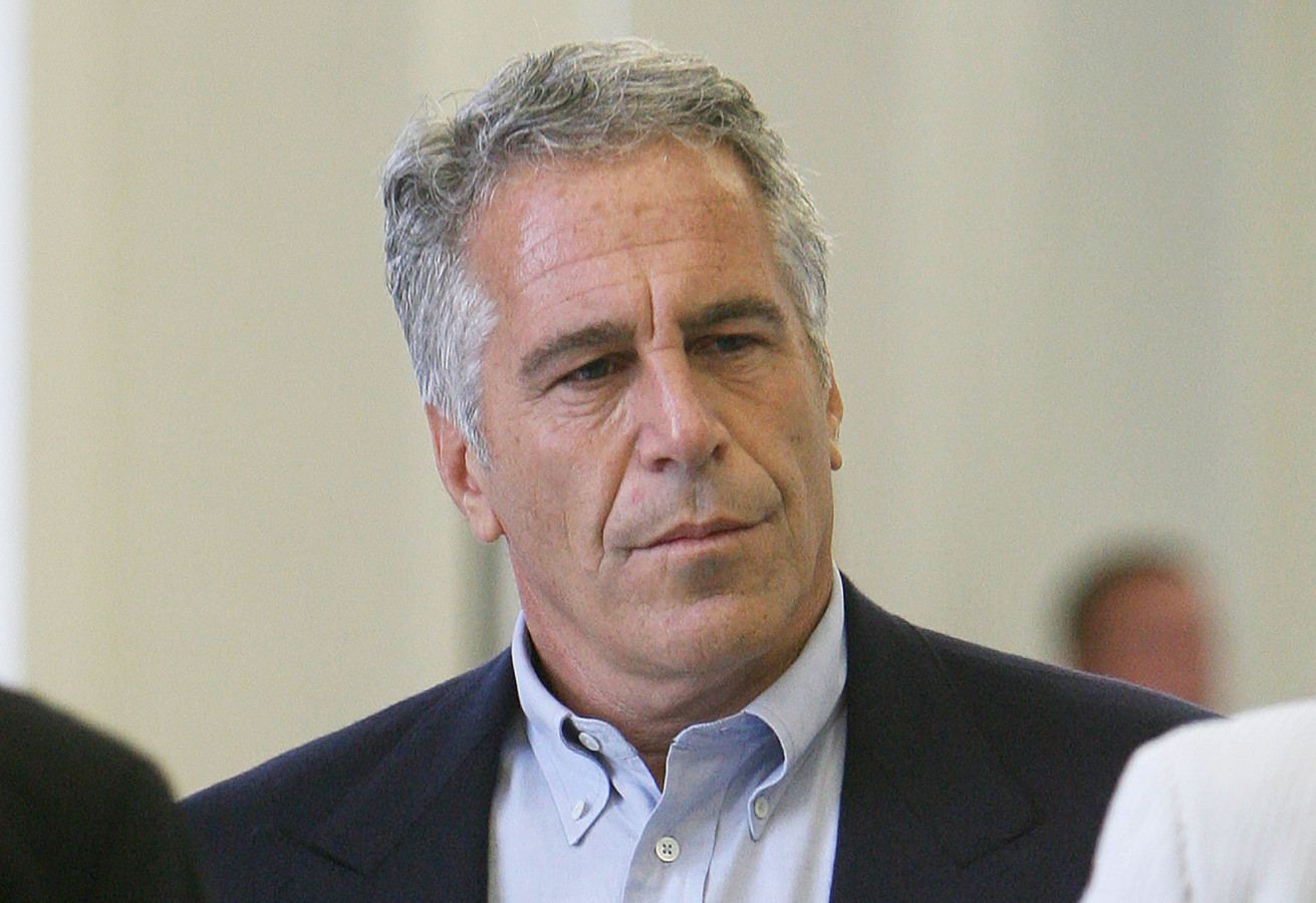 “Jeffrey Epstein begraven in naamloos graf in Florida” | Foto | hln.be