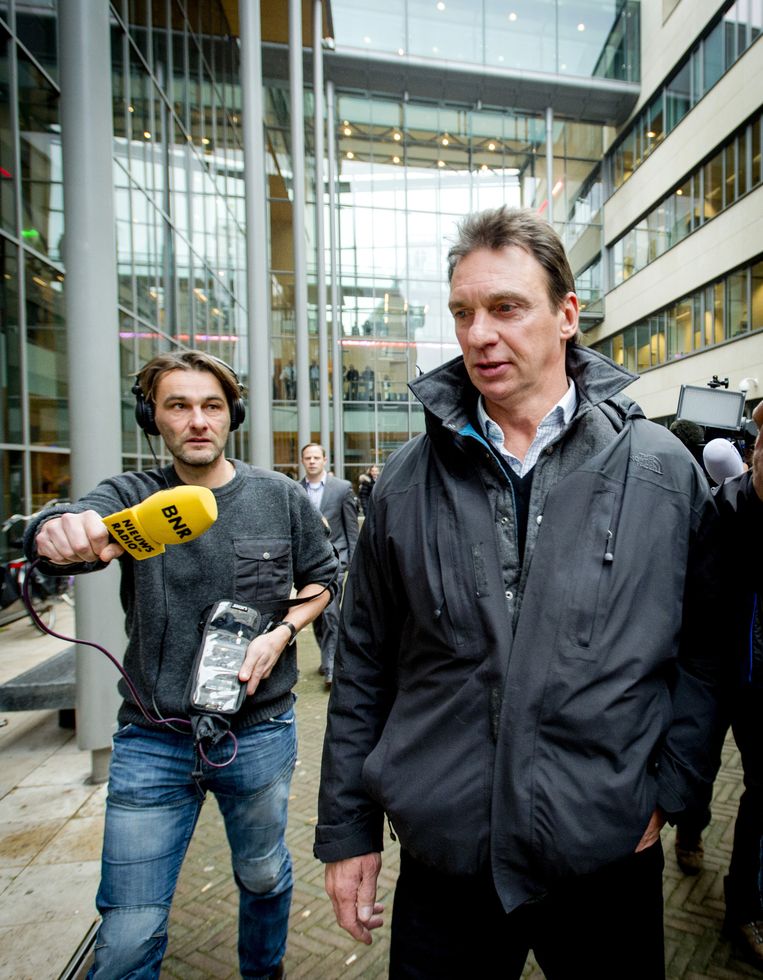 Teruglezen - Astrid Holleeder: 'Hij vermoordt eerst ons en pleegt ...