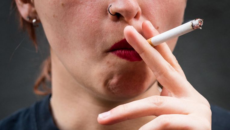 Nieuw onderzoek: zo dodelijk is roken echt | Het Parool