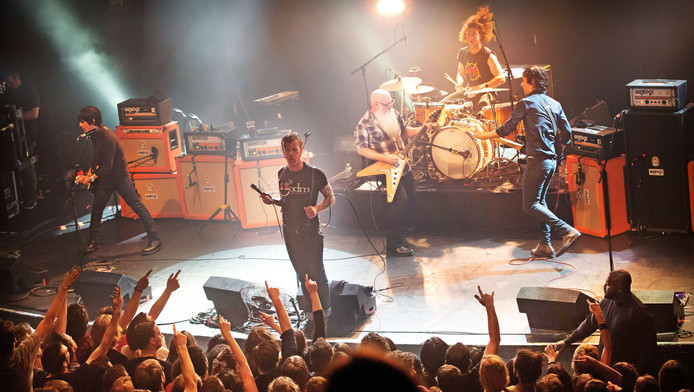 Zanger Eagles of Death Metal over bloedbad in Bataclan | Nieuws | AD.nl