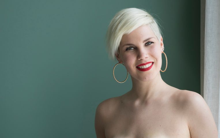 "Zelfs mijn bompa vindt mijn nieuwe borsten cool" | Fit & Gezond | Nina ...