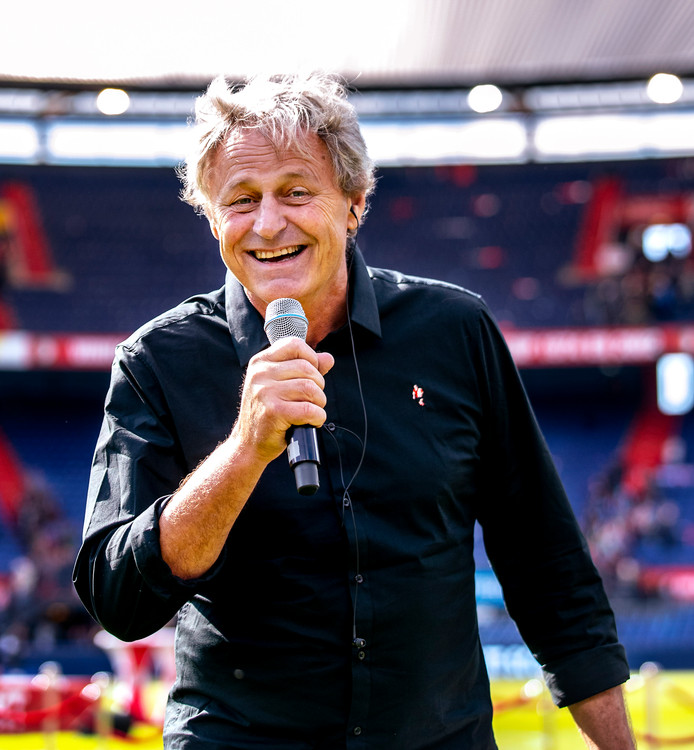 Ook voor Feyenoordspeaker Peter Houtman zit het voetbalseizoen erop ...