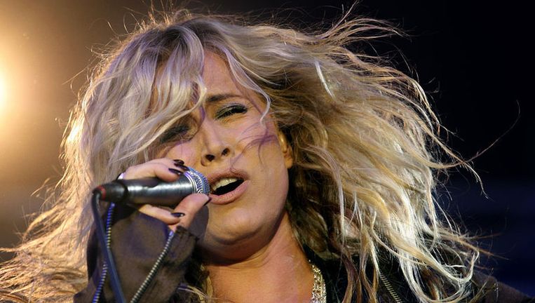 Anouk stuurt drie bandleden weg | Het Parool