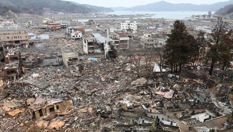 Japanse politie stelt dodental beving en tsunami bij naar 18.000 | De ...