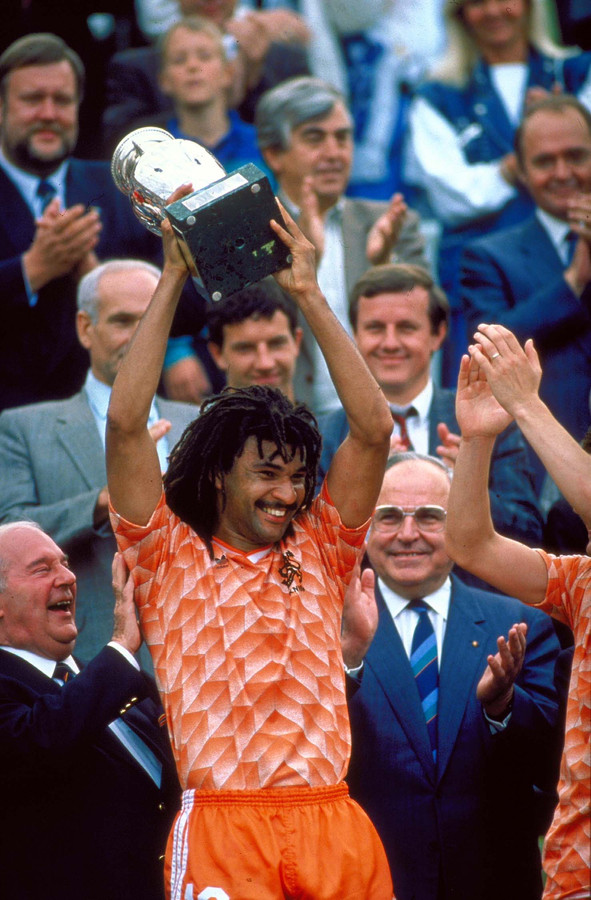 Ruud Gullit: 'Mensen liggen wakker of ze hun rekeningen nog kunnen ...