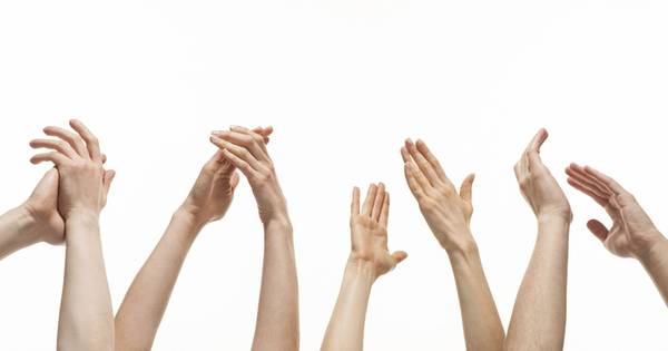 Snelle handjes: deze man kan 802 keer klappen in 1 minuut | Bizar | AD.nl