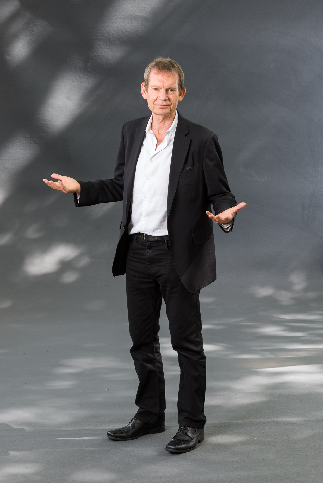 Graham Swift: ‘Ik wil gewone woorden ongewone dingen laten doen’ | De ...