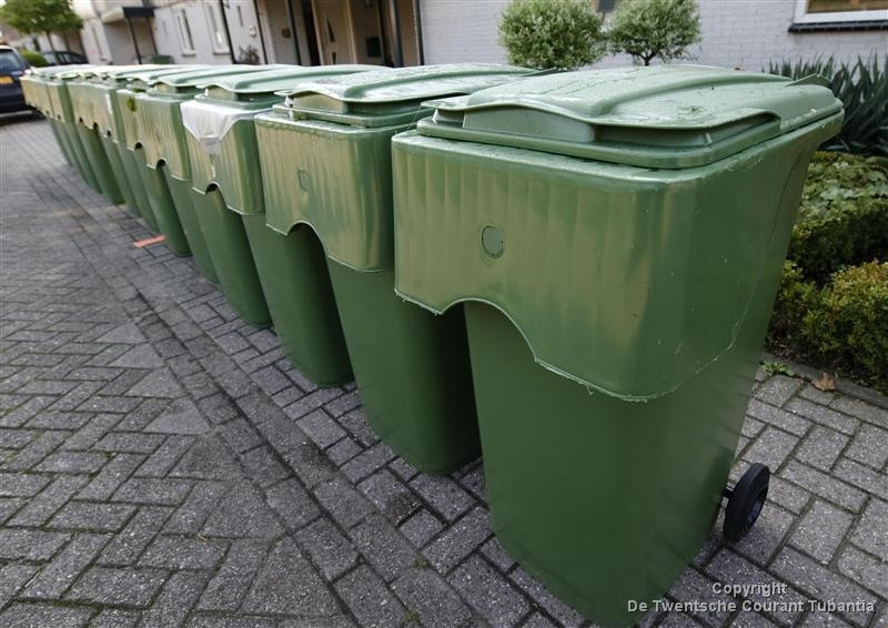 Gele kaart voor scheve container was een foutje | Foto | gelderlander.nl