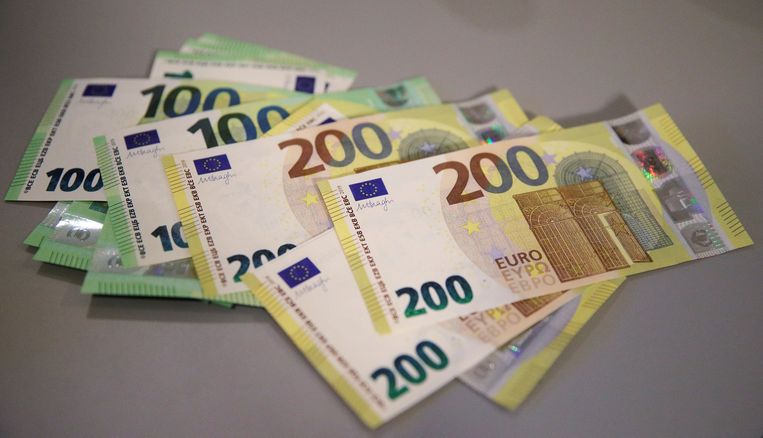 Zo zien de nieuwe briefjes van 100 en 200 euro eruit | Economie | Geld ...
