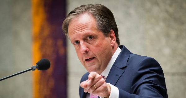 D66-leider Pechtold stapt op: 'Tijd voor nieuwe leiderschap' | Politiek ...