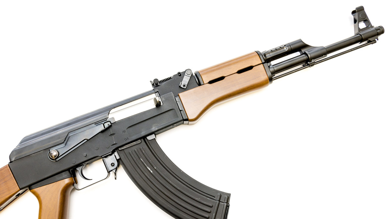 Kalasjnikovs kopen wordt weer wat moeilijker | De Morgen